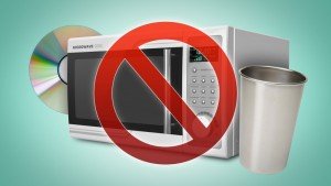 What Happens When You Put A Metallic Object In A Microwave? » ScienceABC