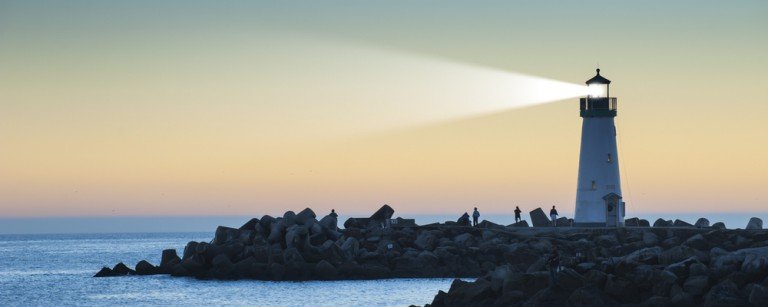 How The Light From Lighthouses Can Be Seen Miles Away?