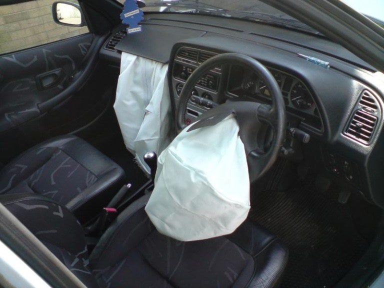 How Do Airbags Deploy So Fast In A Car Accident? » ScienceABC