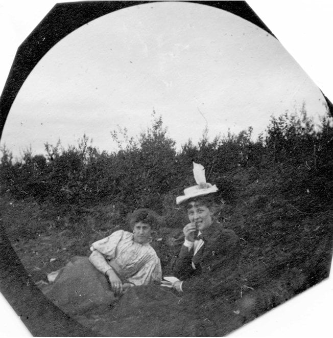 How Can Circular Lens of Camera Produce Rectangular Picture