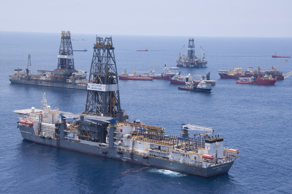Oil Extraction: How Offshore Drilling Works? How Is Life On An Offshore ...