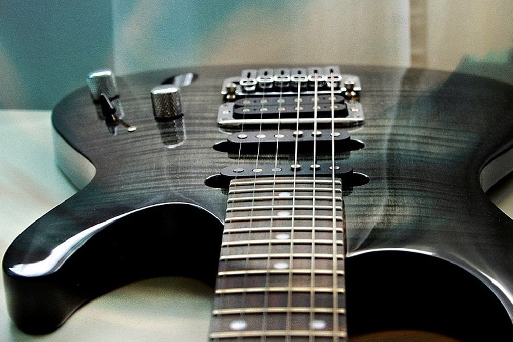 How Does An Electric Guitar Work? » ScienceABC