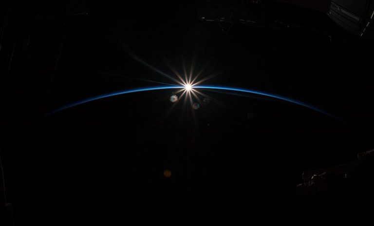 How Do Astronauts Aboard The ISS Know When It's Day Or Night? » ScienceABC