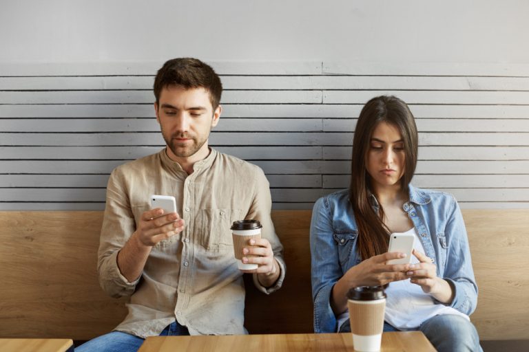 Are Smartphones Friends or Foes in Relationships? » ScienceABC